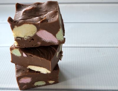 Three Ingredient No Bake Clinkers Fudge Recipe - Create Bake Make
