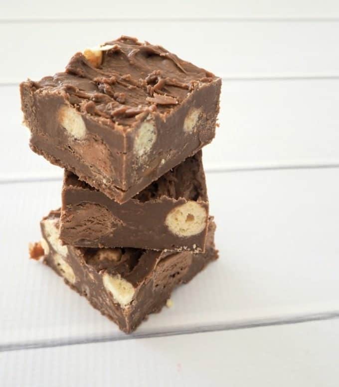 4 Ingredient No Bake Malteser and Mars Bar Fudge Recipe - Create Bake Make